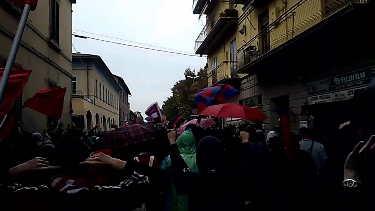 Ultras Montevarchi.(a sangiovanni valdarno) 1/10/2017 - YouTube