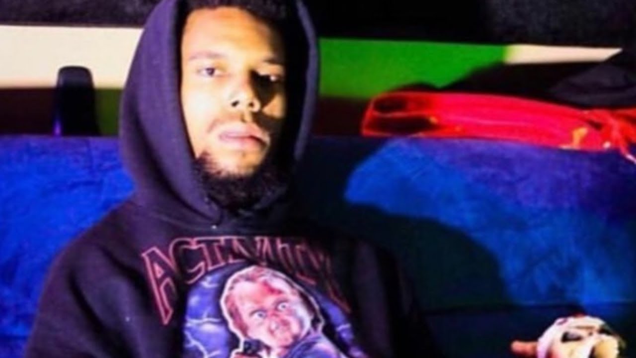 BeezyB - IT [Prod by 2] - YouTube