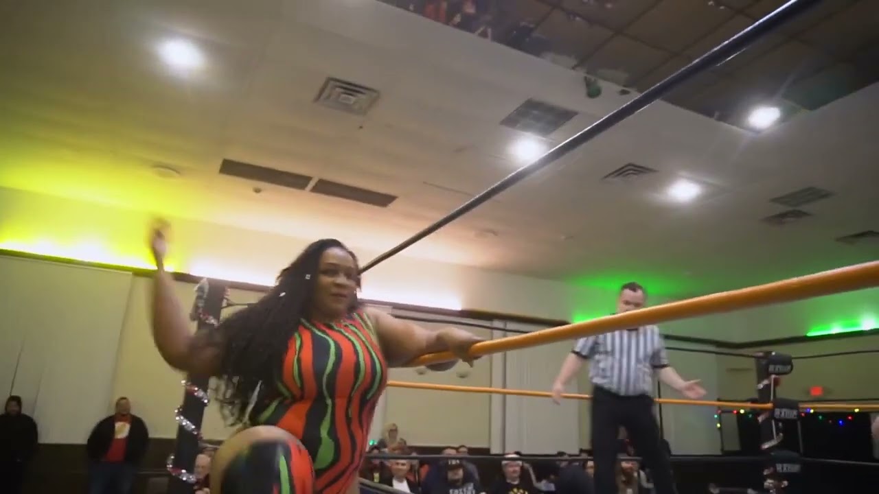 Faye Jackson vs Chris Dickinson - YouTube