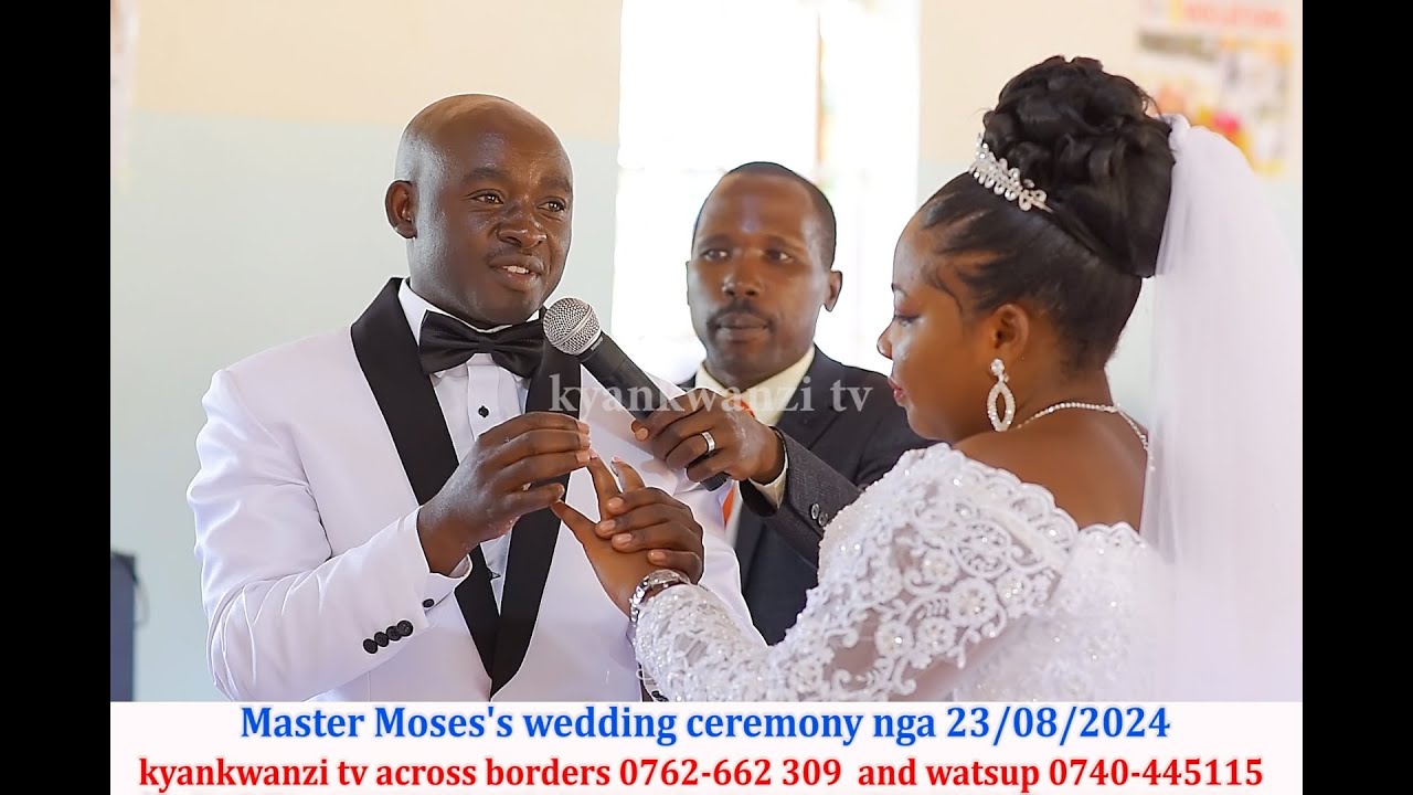 OMUYIMBI AKIKOZE KUMBAGA YA MASTER MOSES - YouTube