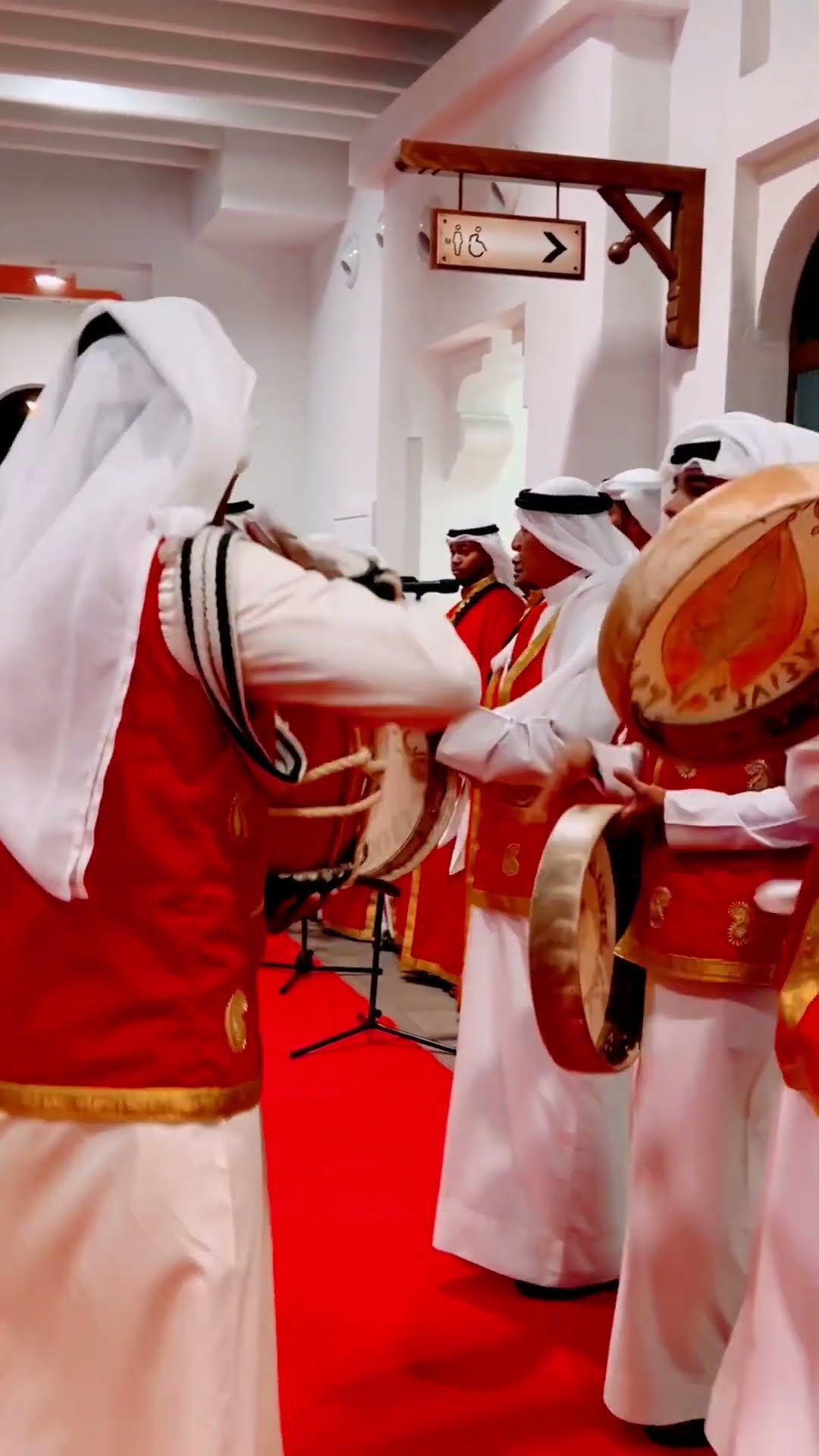 Al ardha, a Bahraini traditional dance. #bahrain #العرضة #البحرين - YouTube