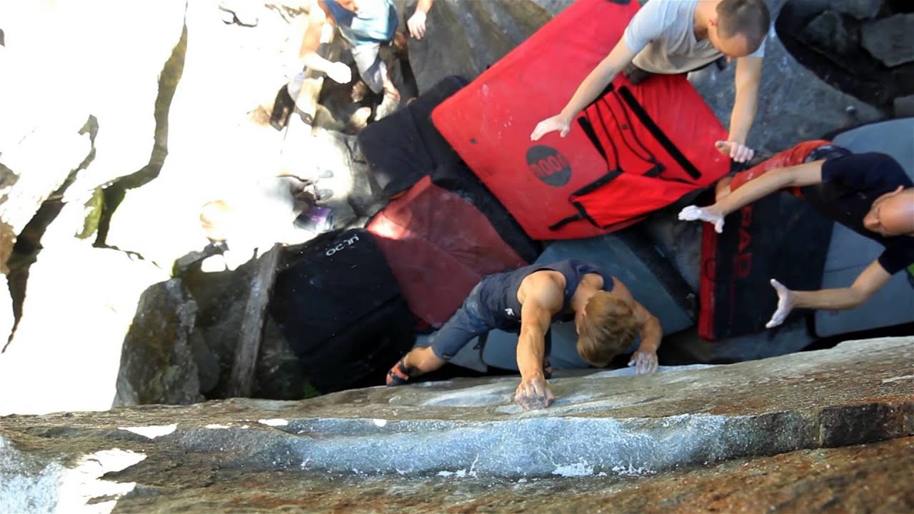 Magic wood Bouldering Höhenrausch 7B+ Super Classic - YouTube