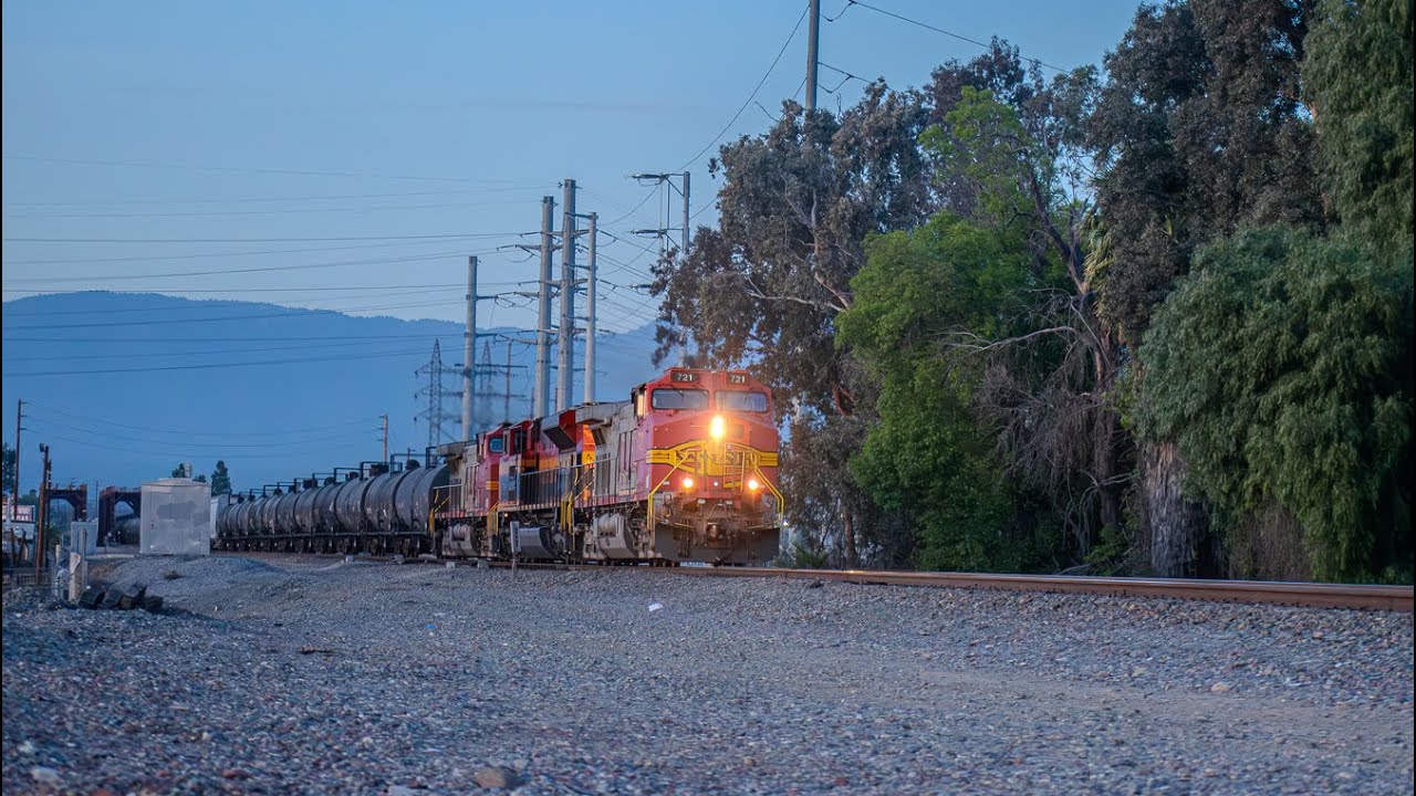 BNSF 721, KCS 4013, & BNSF 751 on Daygo at Highgrove! - YouTube