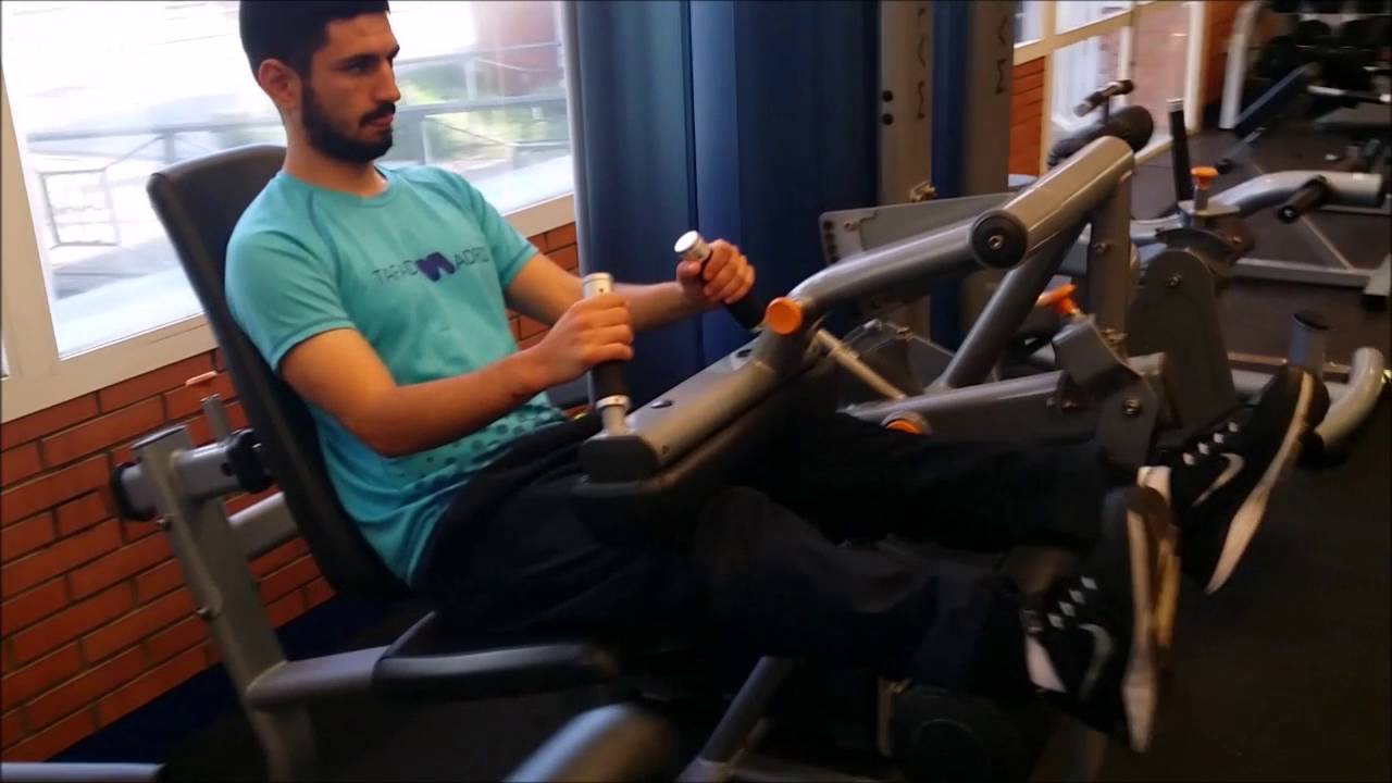 PI133 Curl femoral sentado a dos piernas - YouTube
