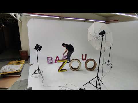 Studiyada Bakı Zooloji parkının metal hərflərinin foto çəkilişi