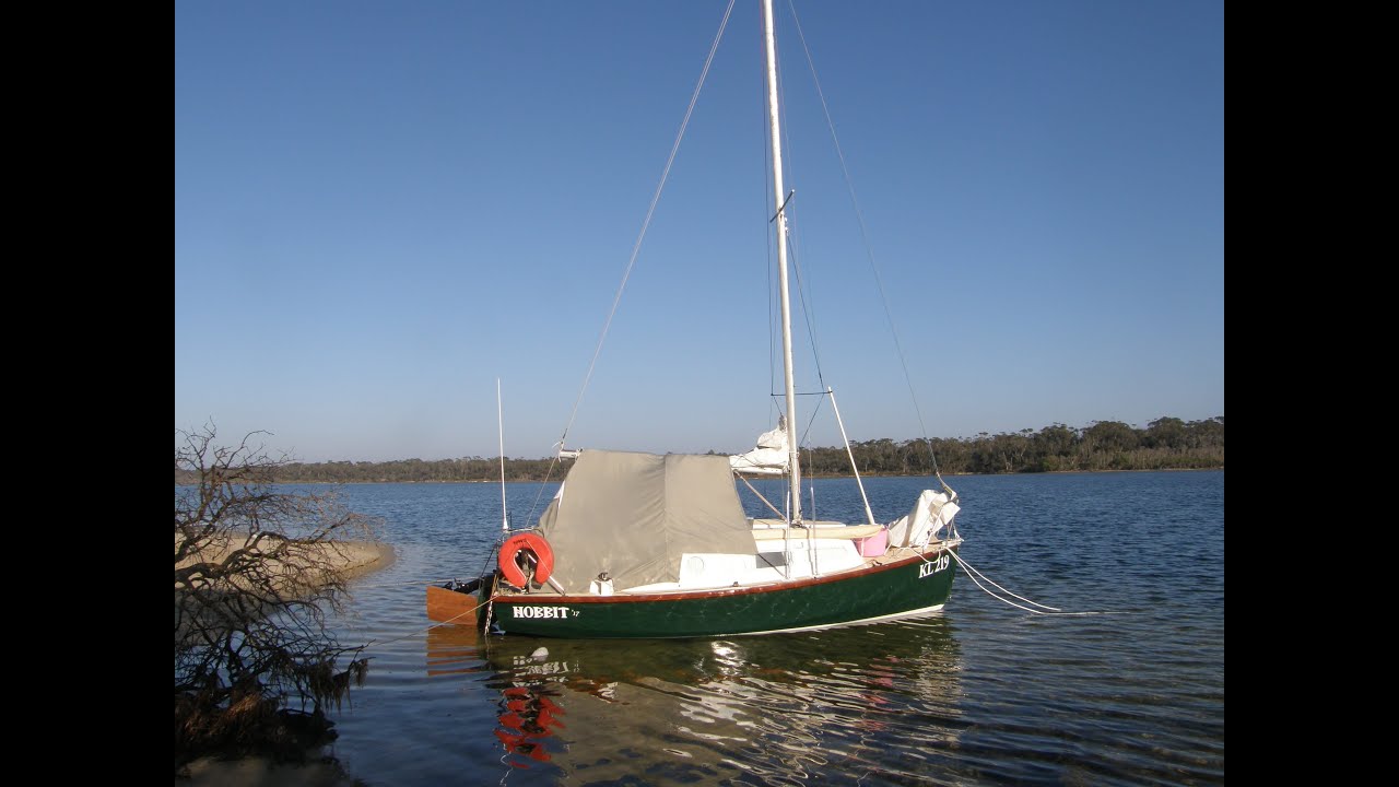 Hartley TS 18 Hobbit Sailing Gippy Lakes - YouTube