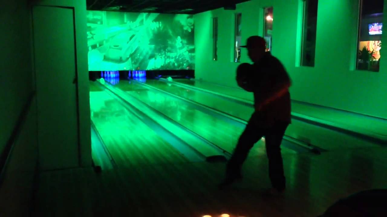 Michael Jackson Moon Walk Bowling - YouTube