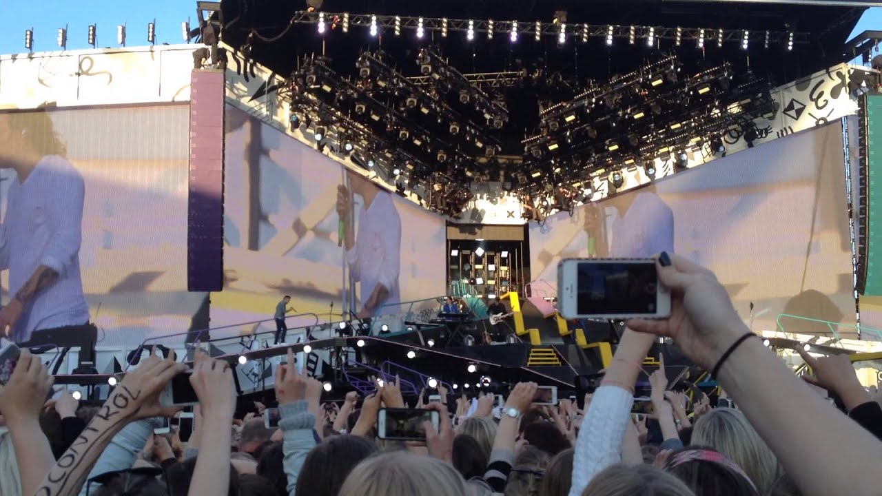 One Direction - OTRA intro + Clouds - YouTube