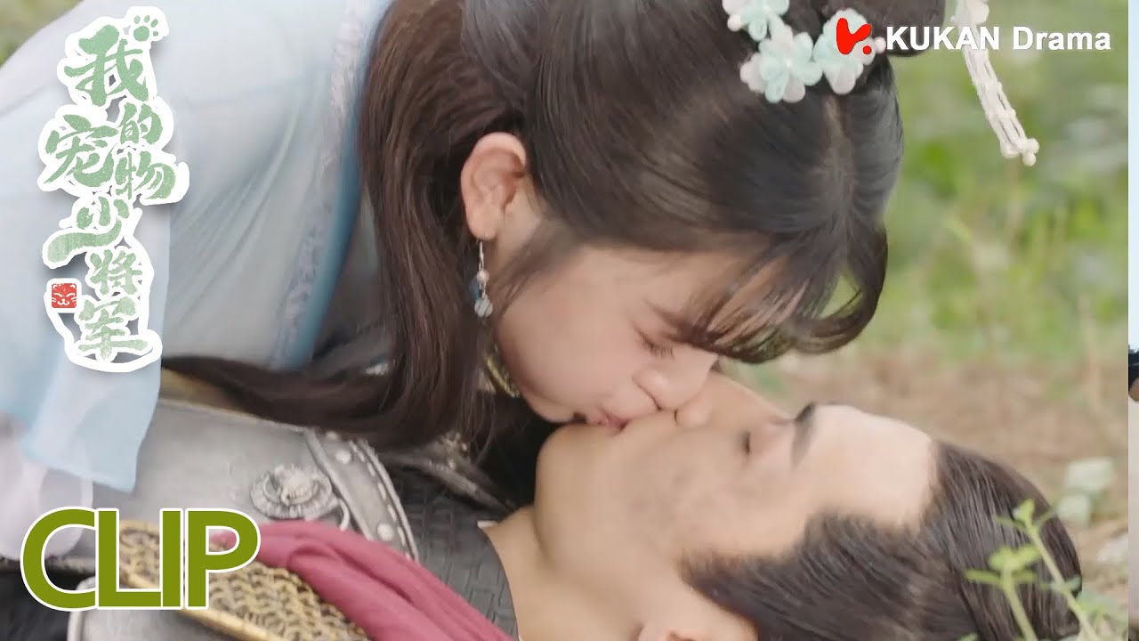 The girl wakes up the major general by kissing【Be My Cat】 - YouTube