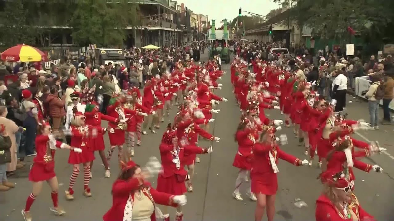 The best moments of the CHNOLA Holiday Parade - YouTube