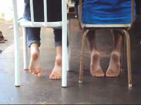 2 feets scrunch - YouTube