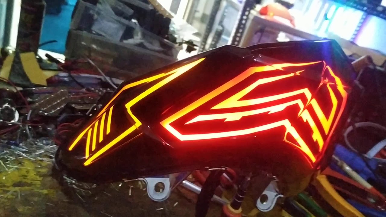 Stoplamp vario led old 125 150 lazy eyes model - YouTube