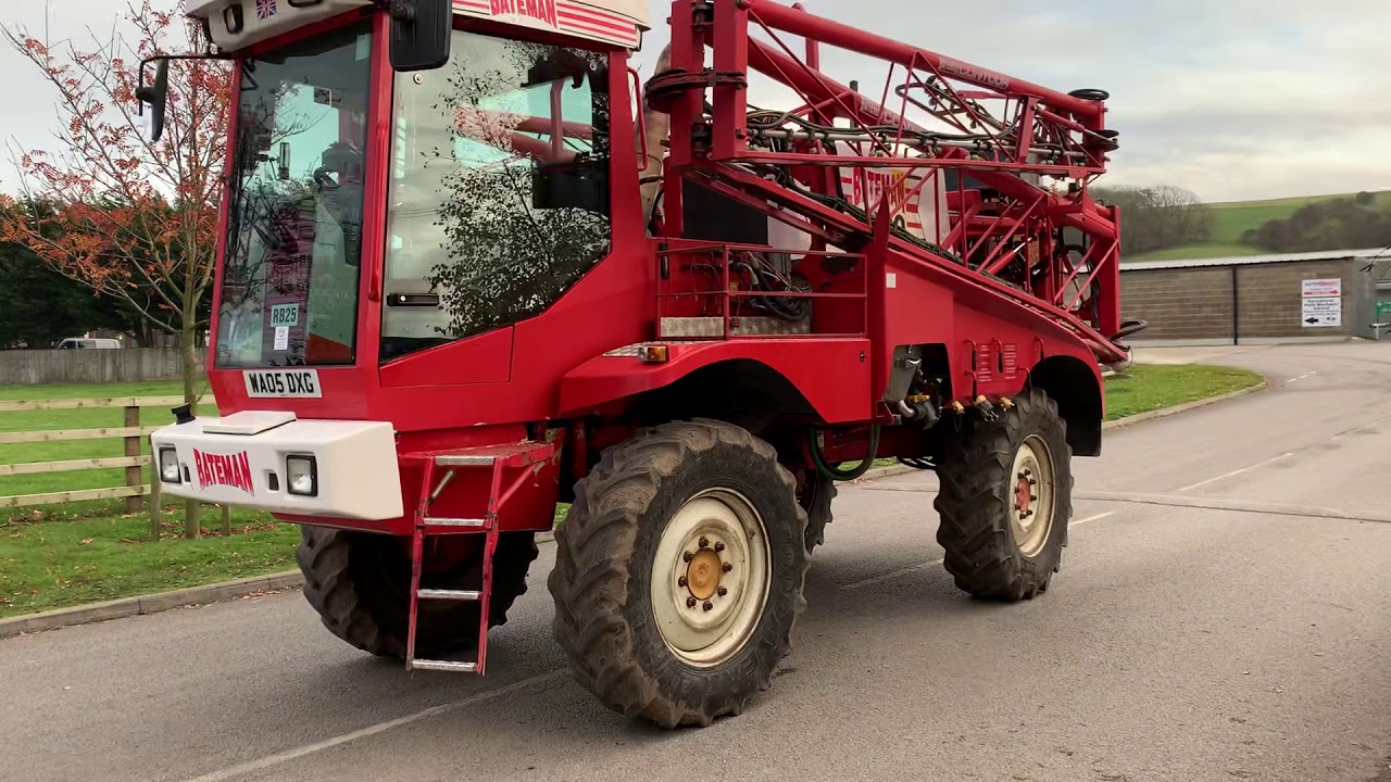 Bateman RB25 24 metre self propelled sprayer - YouTube