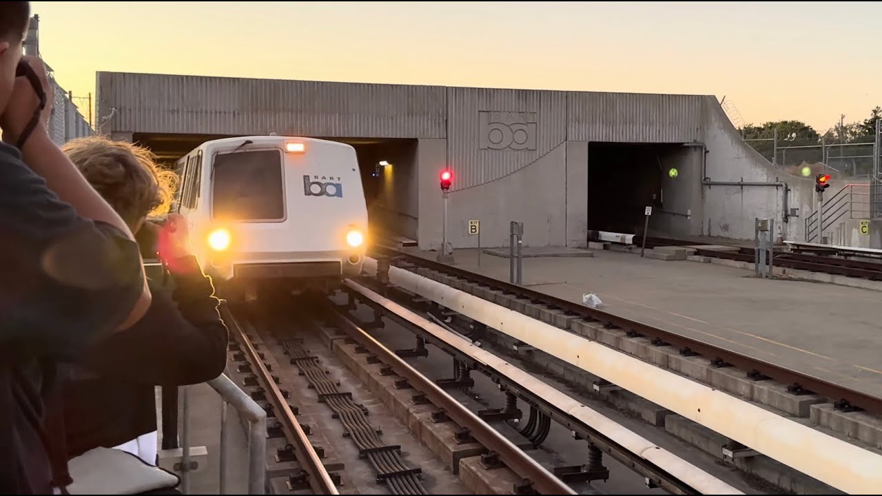 [BART] Final Scheduled Legacy Fleet Run - YouTube