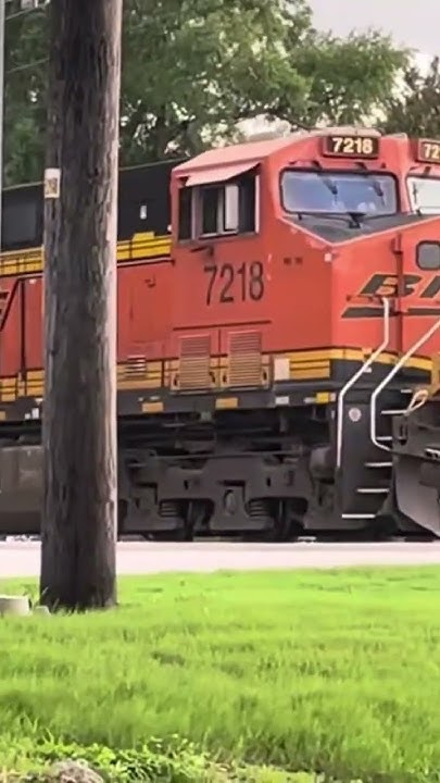 BNSF 7218 Rock Train Valley View Ln Railroad Crossing Farmers Branch TX - YouTube