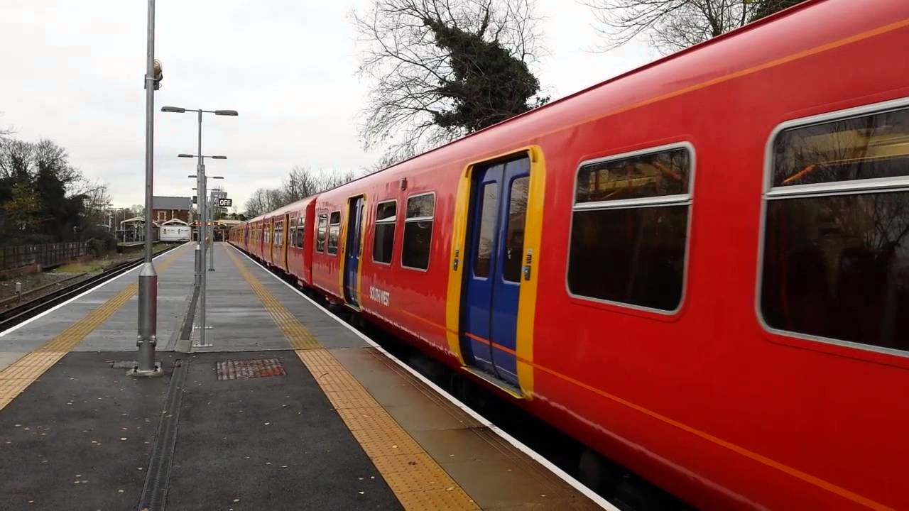 South West Trains: Class 455 910+455 750 at Hampton Court - YouTube