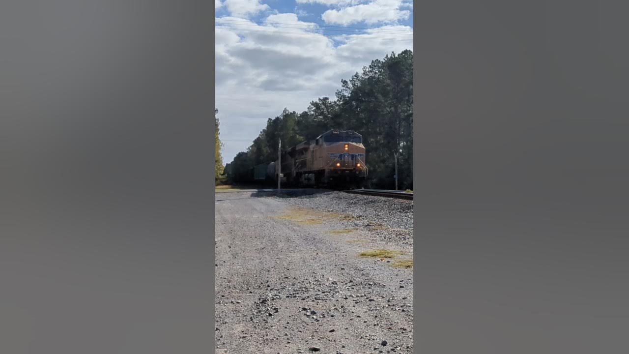 WB Manifest with UP #7843 in the lead - YouTube