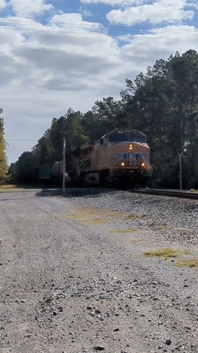 WB Manifest with UP #7843 in the lead - YouTube