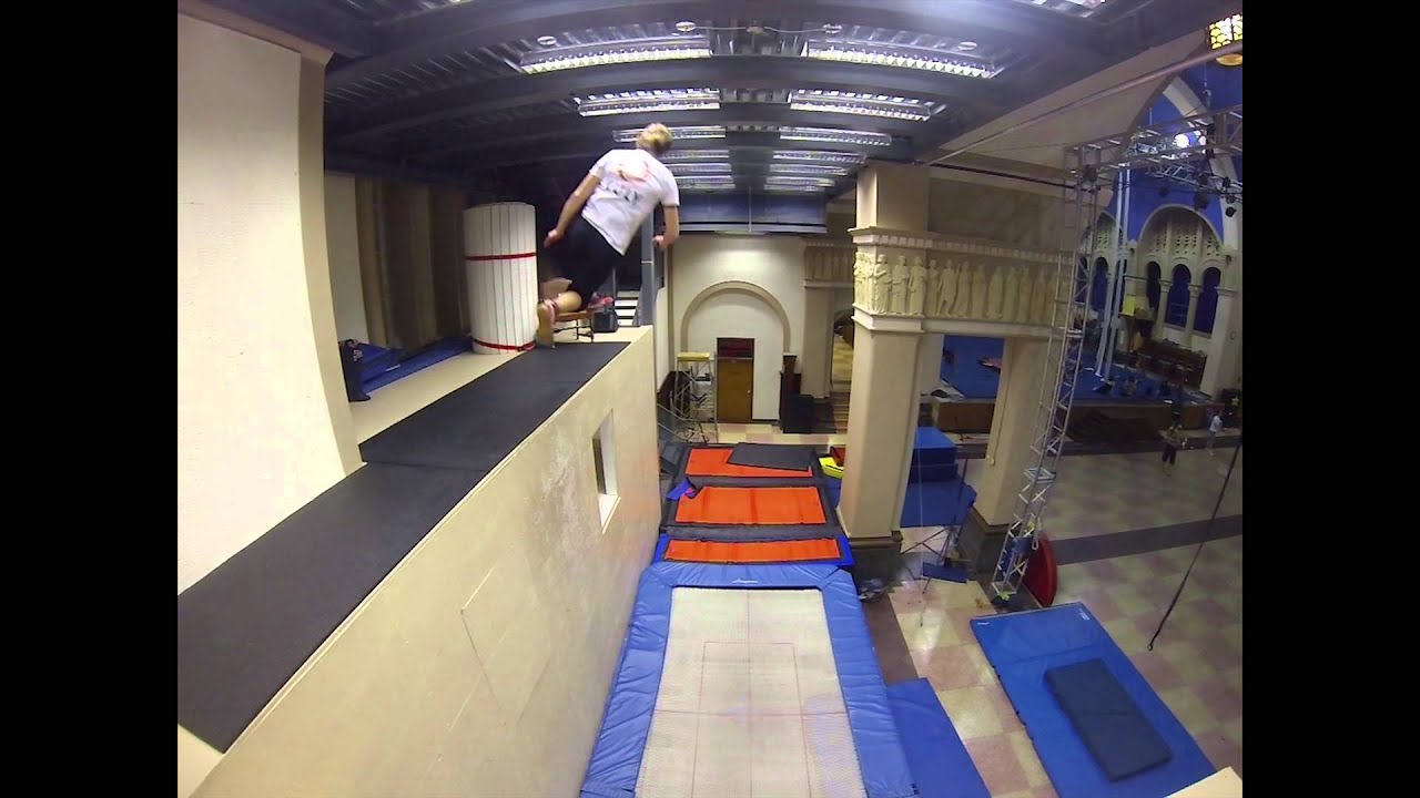 Vuly Trampolines Defy Gravity Challenge 2013 - Julien Roberge - ECQ ...