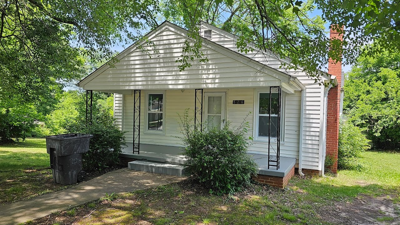 2 BR w/ Den & Dining! Must See! - YouTube