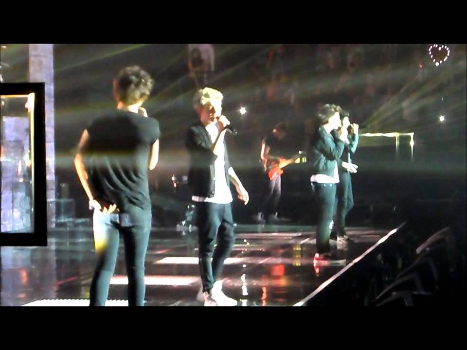 One Direction being cute and funny Nottingham 16.04.13 - YouTube
