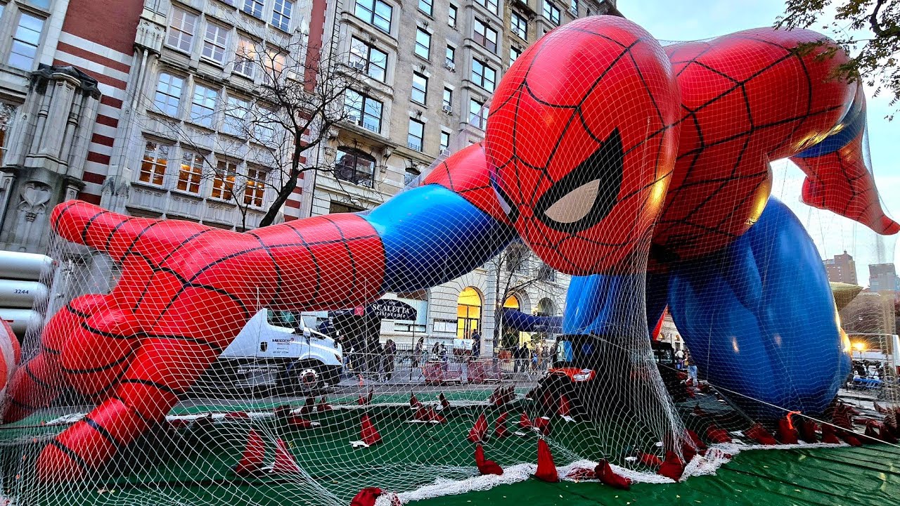 Macy's Thanksgiving Day Parade Balloon Inflation 2024 NYC LIVE 🎈 ...