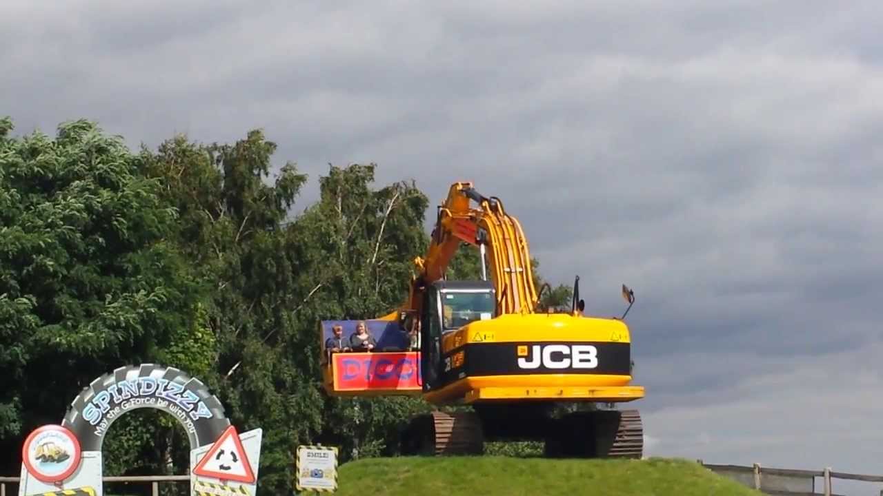 JCB 220 SPINDIZZY RIDE AT DIGGERLAND - YouTube