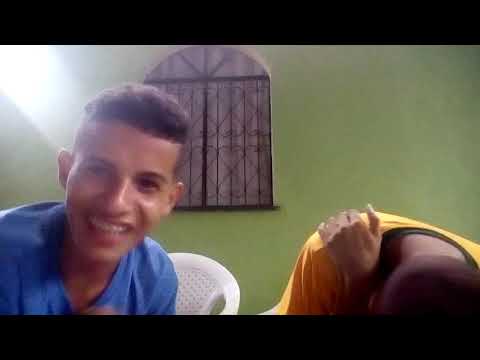 Desafio cosquinha no pe com agua na boca