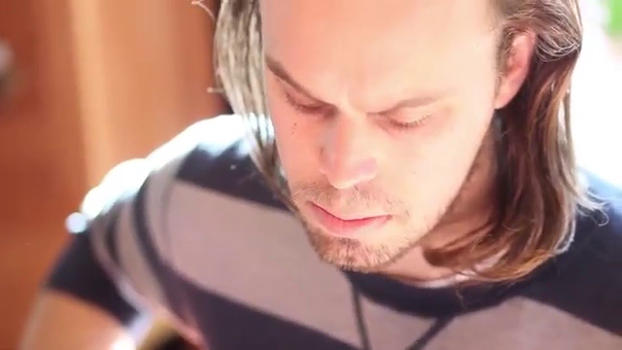 Pledger Guitars | Peter Broderick - YouTube