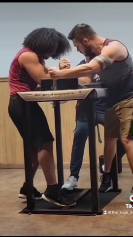 Battle in the 176 lb class - YouTube