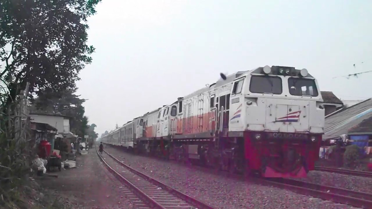 Kereta Api Ciremai - YouTube