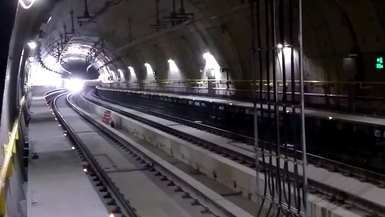 Metrô de SP - Frota P dando entrada na plataforma da estação Moema na ...