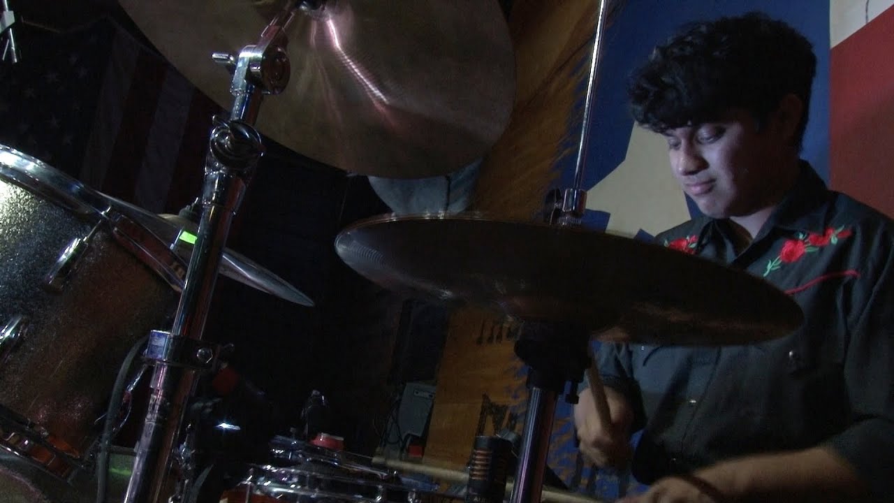 Jade Flores - Life Goes On (Live! @ The Texas Music Cafe®) - YouTube