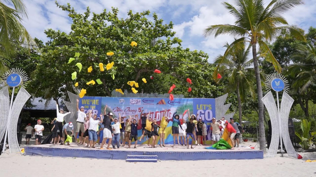 SAIGONVIETTRAVEL Chào Mừng Đoàn VIP 5 Sao, Công Ty Kinh Doanh VLXD FICO ...
