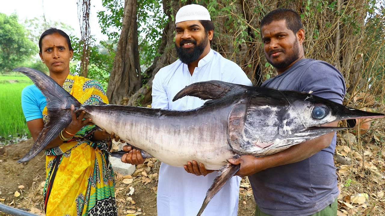 Amazing Big Fish Curry || Bathukonam Fish Masala gravy || Fish Cutting ...