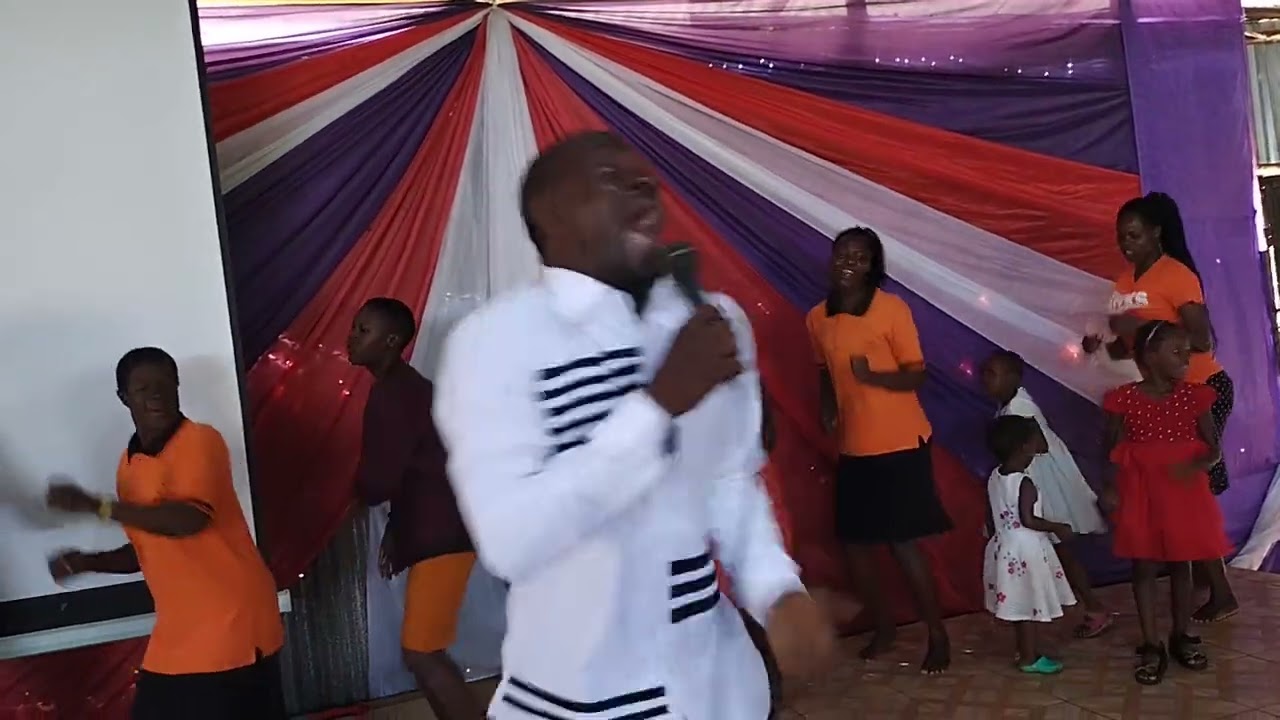 PRAISE MOMENT - YouTube