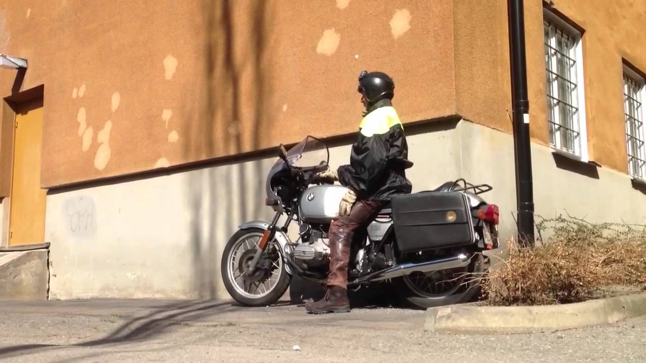 Old motorcycle starting up - YouTube