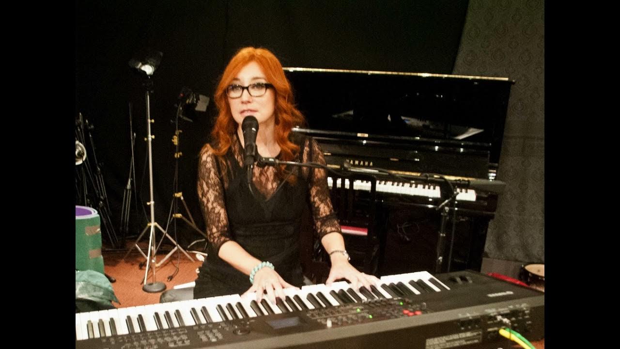 Tori Amos 2012-10-10 WFUV, NYC - YouTube