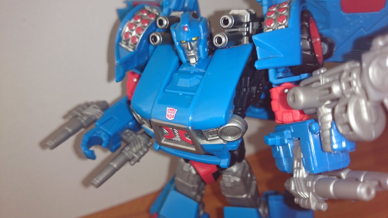 Transformers Generations IDW Skids Review - YouTube