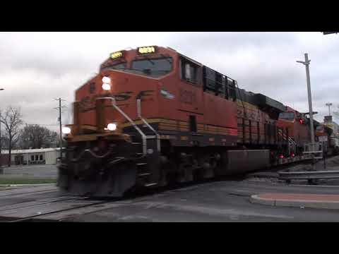 BNSF #8231 (BN Sticker Unit) Leads EB Intermodal. Olathe, KS 4/15/23 - YouTube