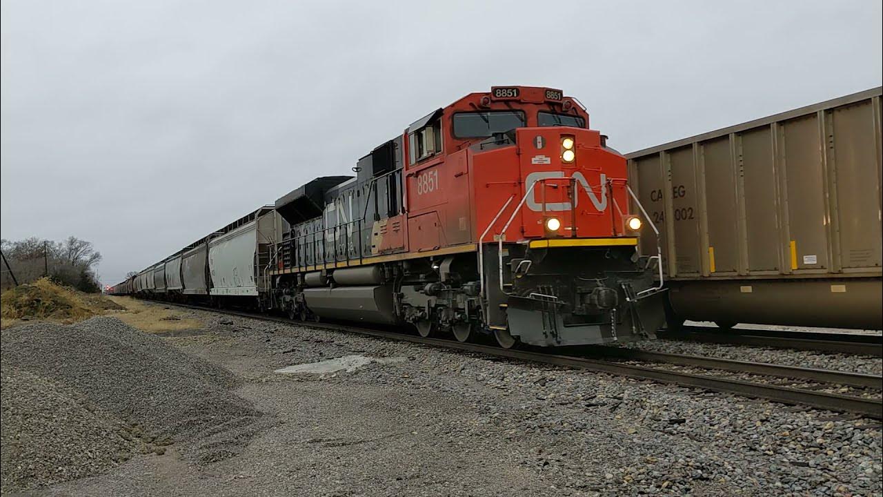 12/17/2021 - CN C731 Races G887 at Centralia, IL - YouTube