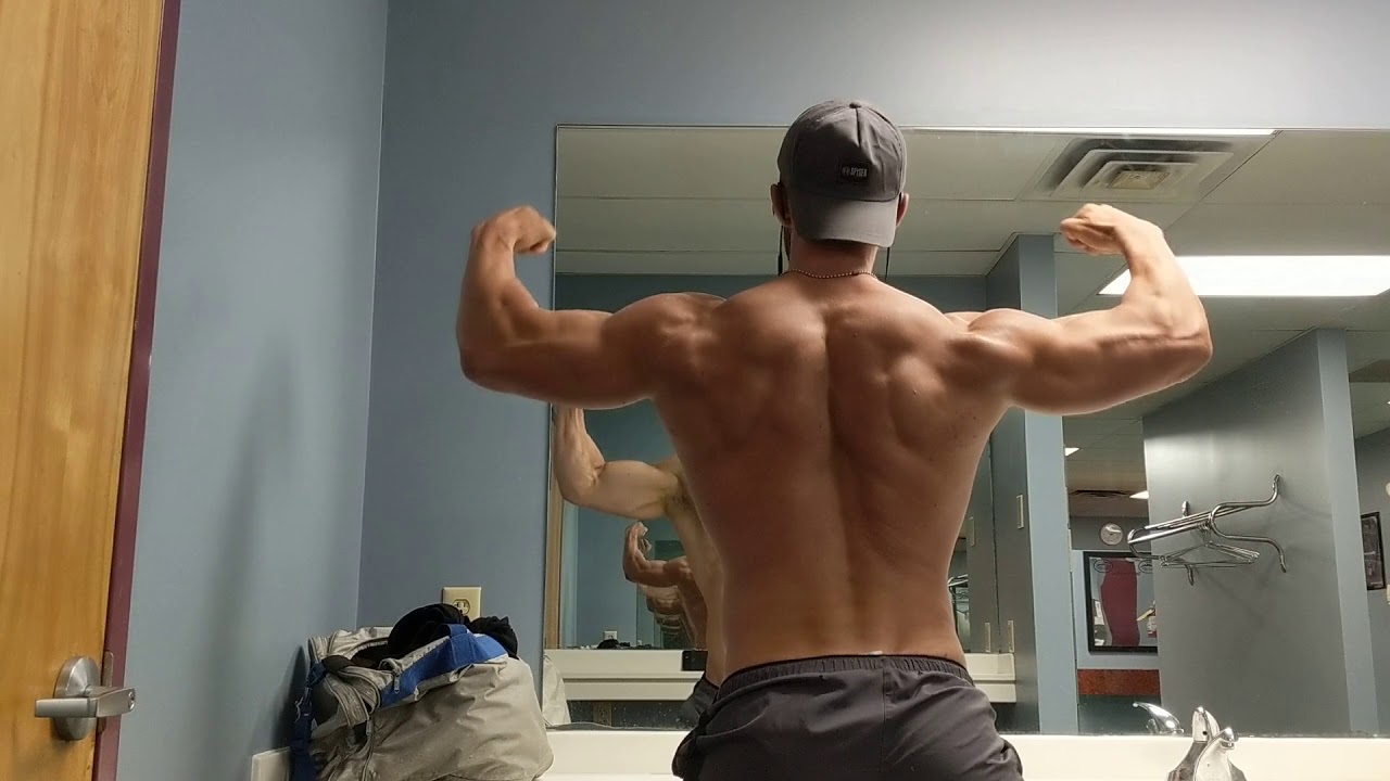 Physique update looking beefy - posing and flexing after back day - YouTube