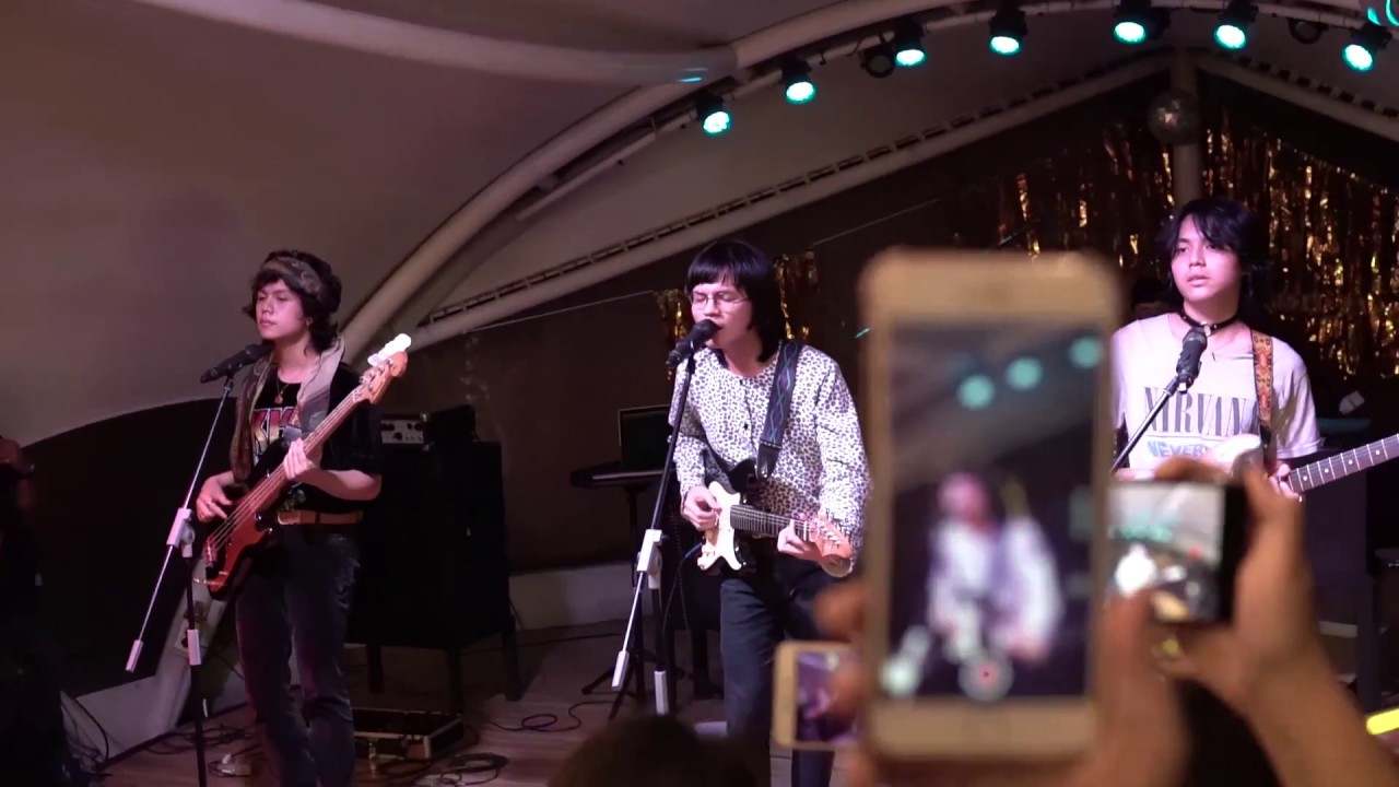 IV OF SPADES - MUNDO Live (with Unique Salonga) - YouTube