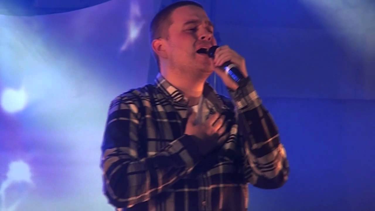 WEIGHT OF THE WORLD by DAN CAWLEY performed at Open Mic UK singing ...