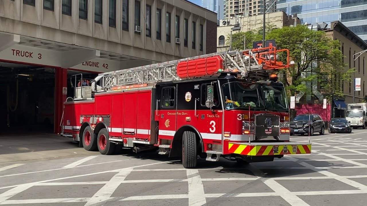 *TONES* Chicago Fire Dept Engine 42 & Truck 3 Responding to a Box Alarm ...
