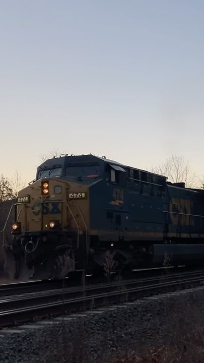 CSX M426 eases up CP60 with friendly crew - YouTube