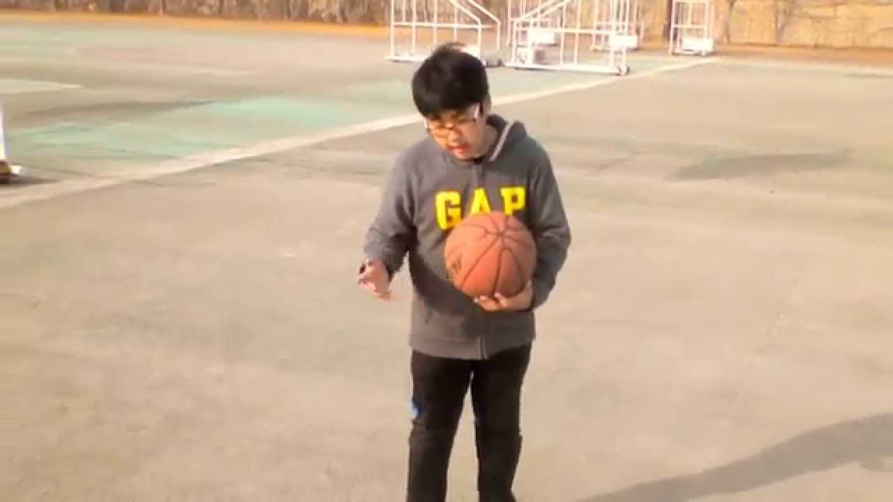 How to play lay-up with using one hand - YouTube