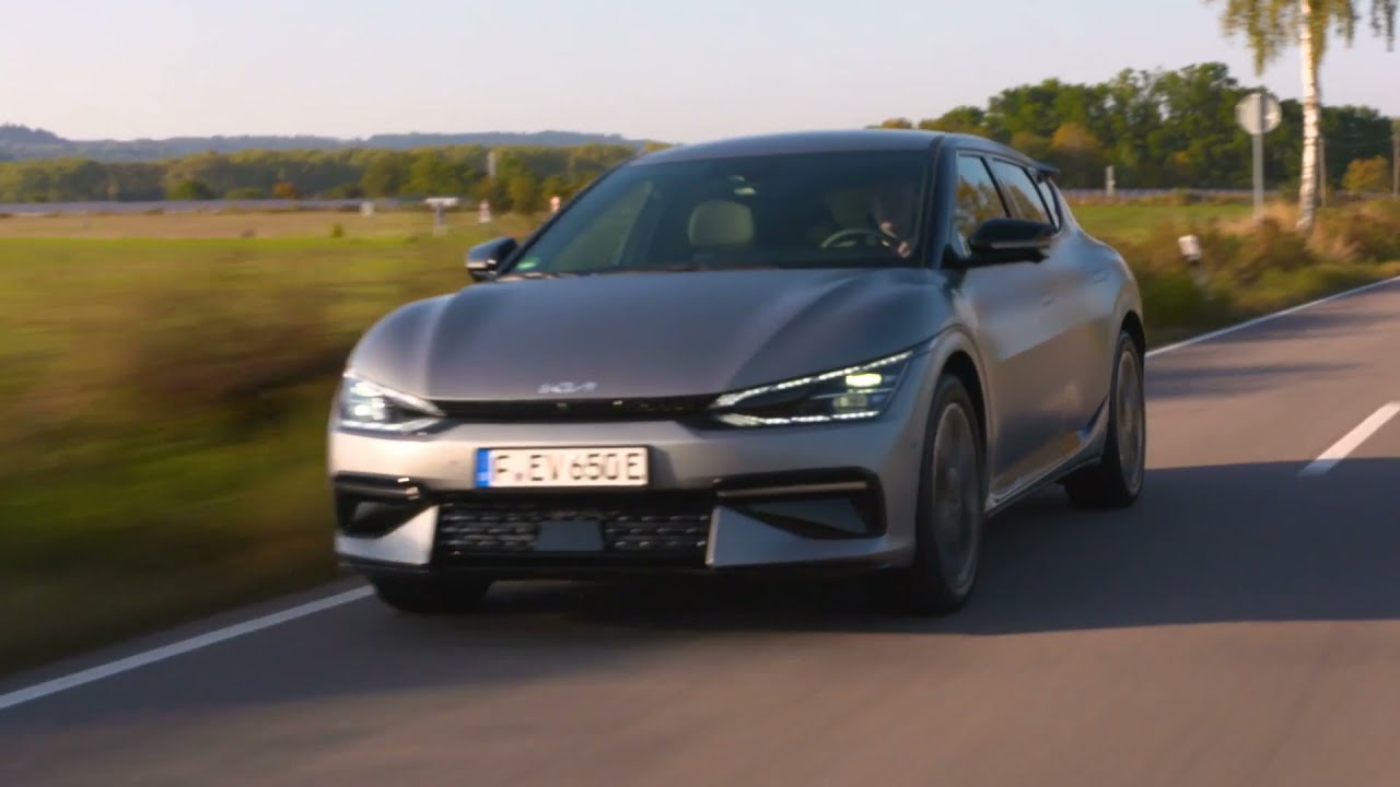 The new Kia EV6 in Moonscape Driving Video - YouTube