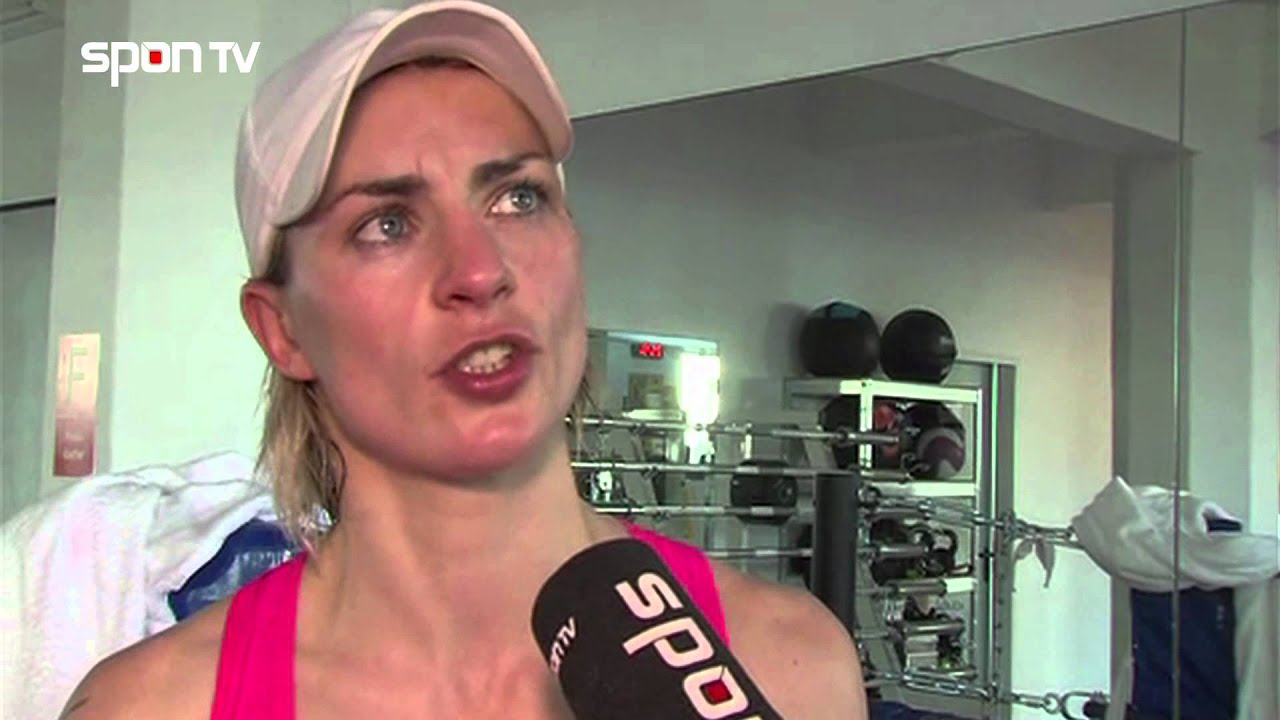 Alesia Graf - Vorbereitung zum Jubiläumskampf 01.März 2014 - YouTube