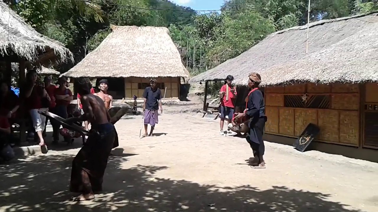 Lokasi wisata | Tradisi Peresean Suku Sasak Lombok - YouTube
